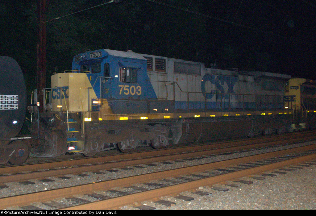 CSX C40-8 7503 trails on Q417-17